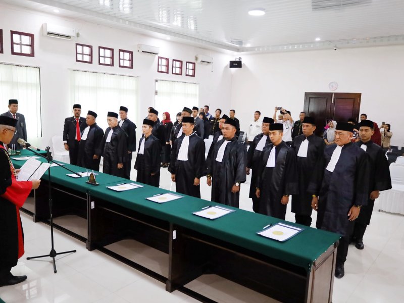 Dilantik, 15 Advokat Bersumpah Tidak Akan Suap Hakim-Pejabat Pengadilan