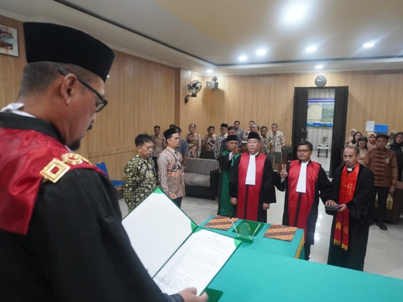 Ketua PN Ternate Lantik 2 Mantan Advokat Jadi Hakim Ad Hoc Tipikor